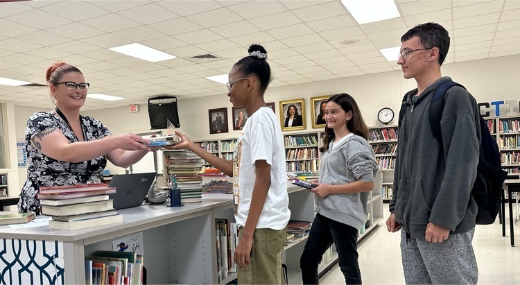 OVERHILLS MIDDLE SCHOOL: A CULTURE OF READING | Harnett County Schools